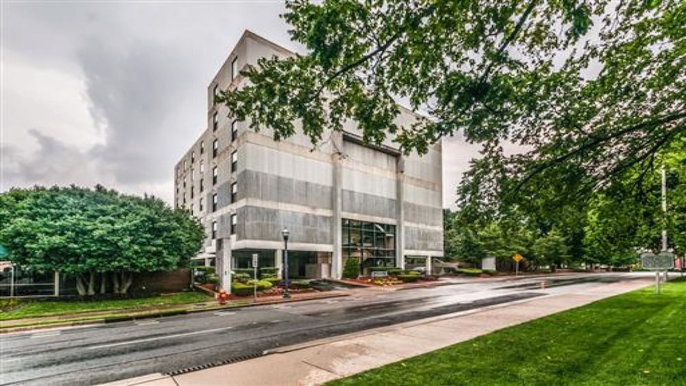 Music Row Condo in Spence Manor/Guitar Shaped Pool: Deals & Reviews ...