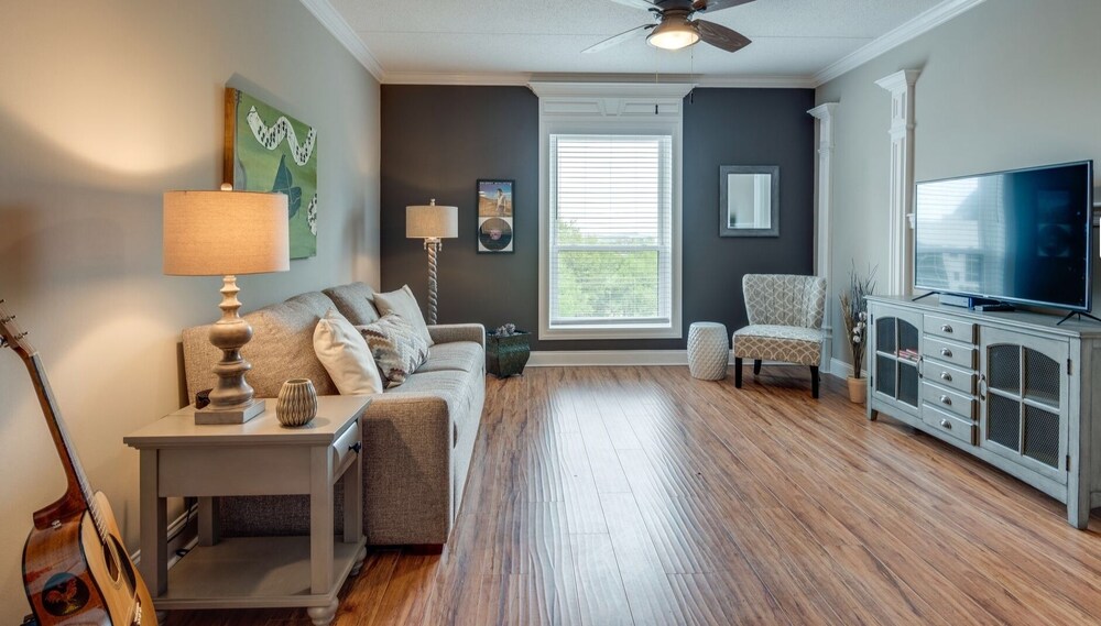 Music Row Condo in Spence Manor/Guitar Shaped Pool: Deals & Reviews ...
