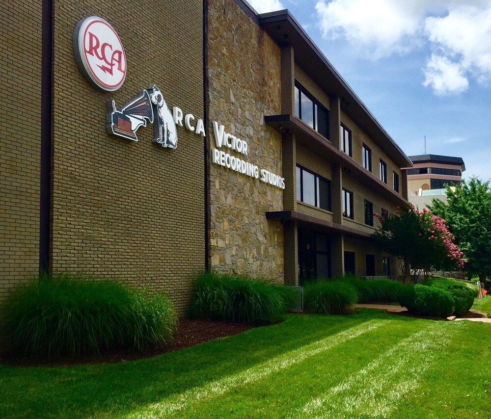 Music Row Condo in Spence Manor/Guitar Shaped Pool: Deals & Reviews ...