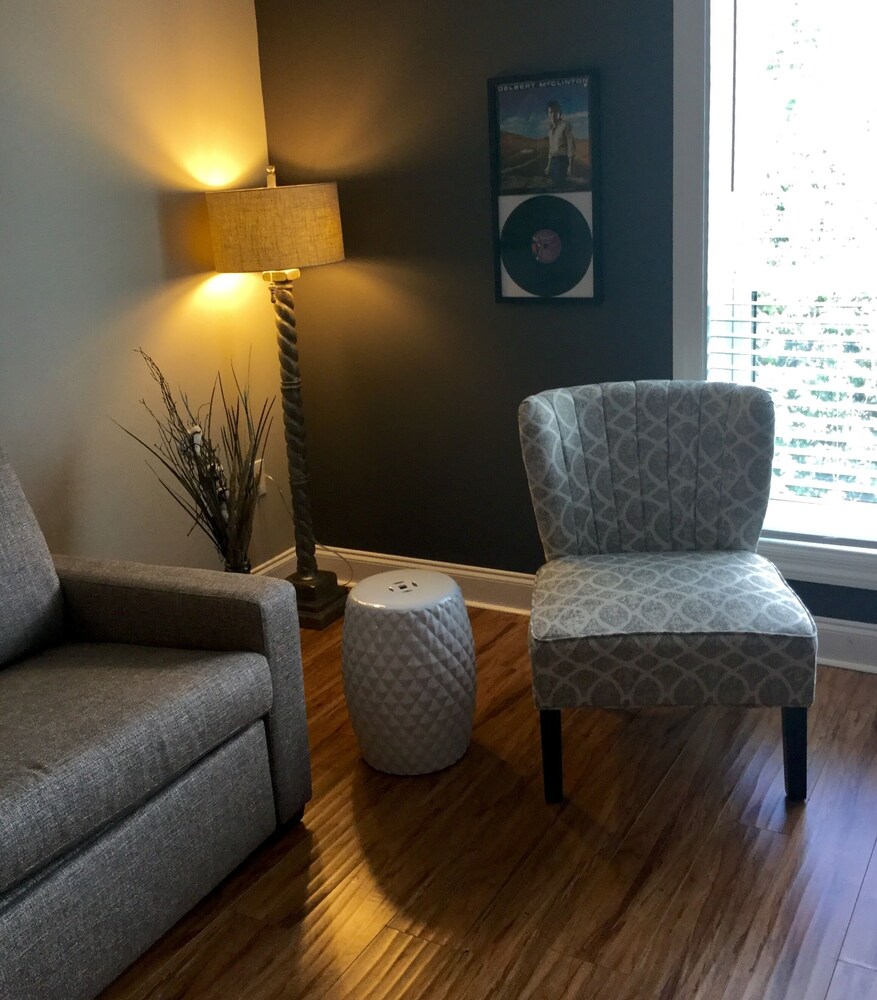 Music Row Condo in Spence Manor/Guitar Shaped Pool: Deals & Reviews ...