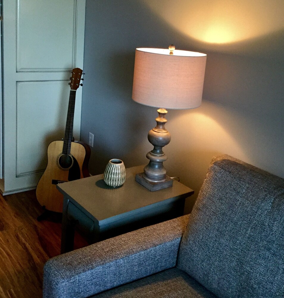 Music Row Condo in Spence Manor/Guitar Shaped Pool: Deals & Reviews ...