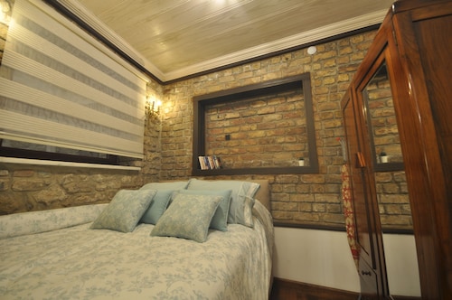 Historical Brick Wall Apartment - İstanbul