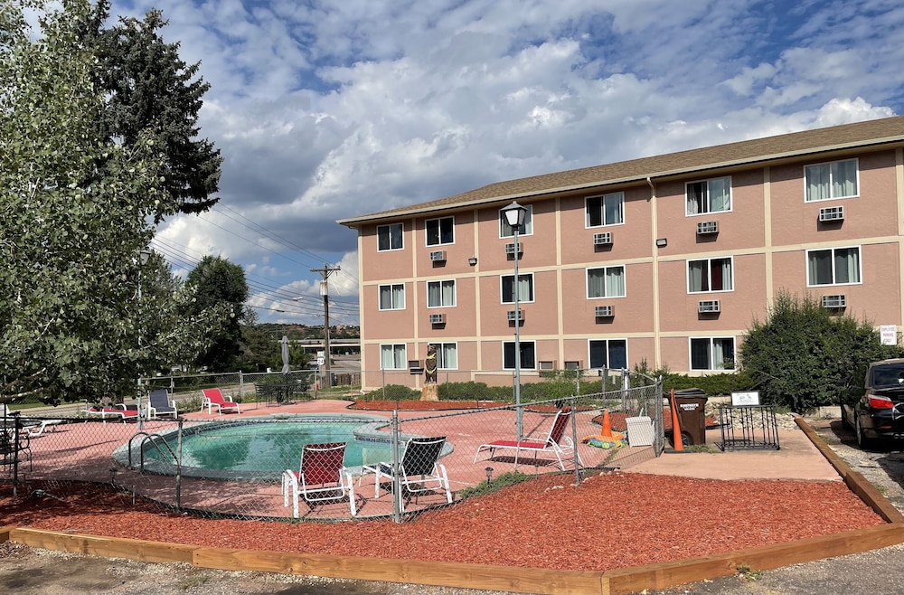 Manitou Cog Lodge Inc dba Manitou Inn, Colorado Springs: $80 Room ...