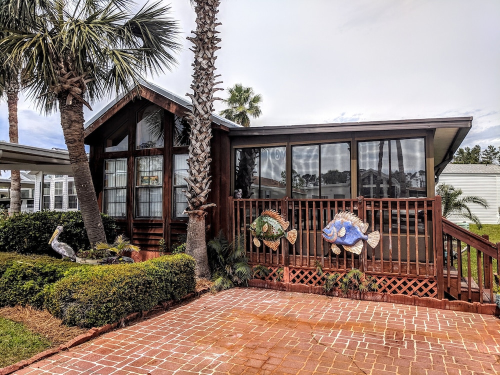 Enjoy your vacation stay at Emerald Pointe Resort in our nostalgic ...