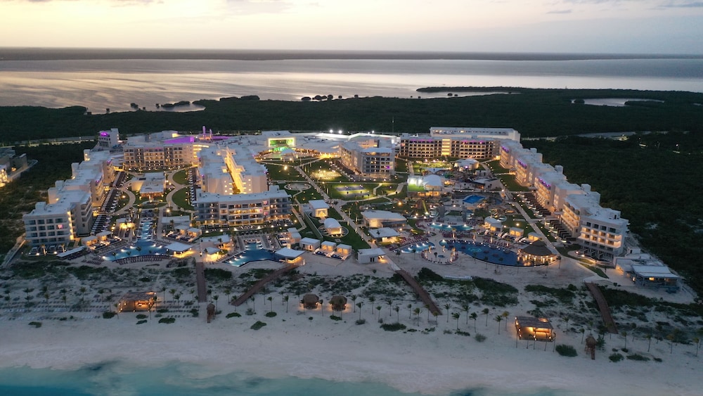 Planet Hollywood Beach Resort Cancun - All Inclusive in Cancun | Best ...