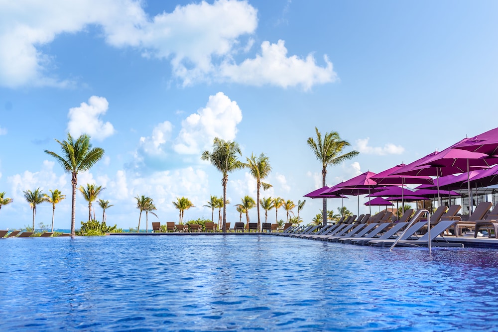 Planet Hollywood Beach Resort Cancun - All Inclusive, Cancun: C$399 ...