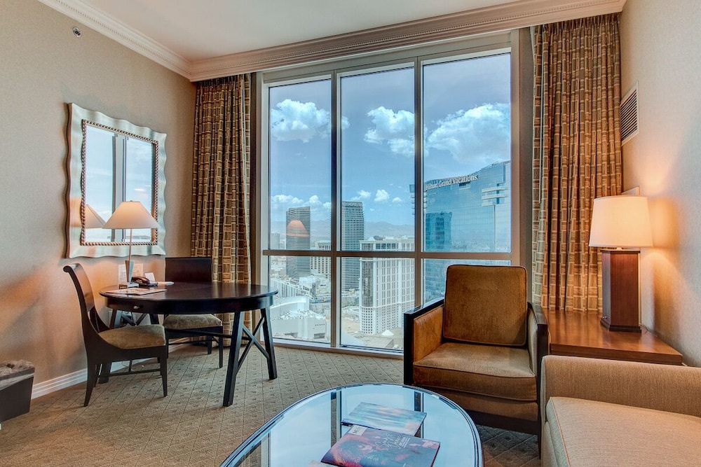 PENTHOUSE! TOP FLOOR MGM Signature !STRIP and MSG Sphere VIEWs! no resort fee! - Paradise | Vrbo