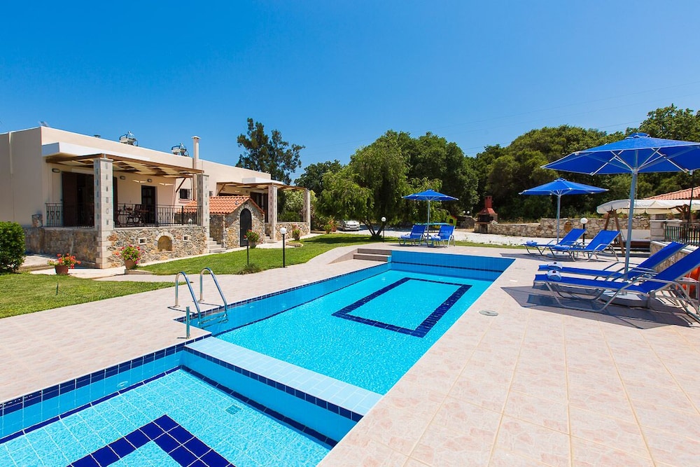 Modern Countryside Villa with Private pool, spectacular view, peaceful ...