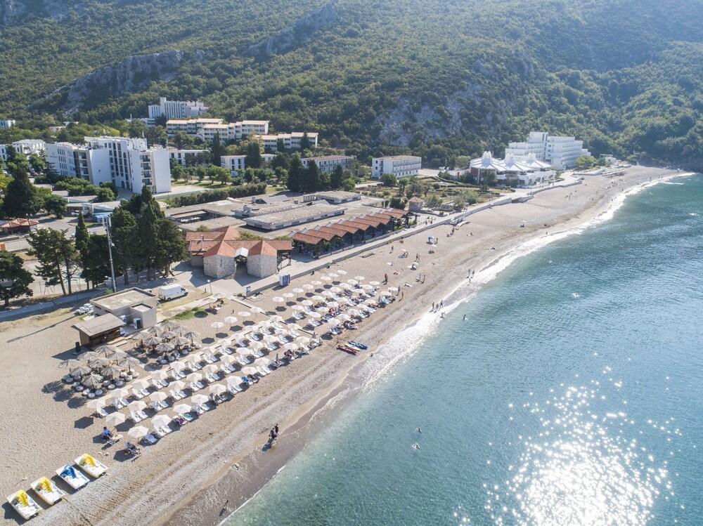 Pearl Beach Hotel in Čanj | Best Rates & Deals on Orbitz