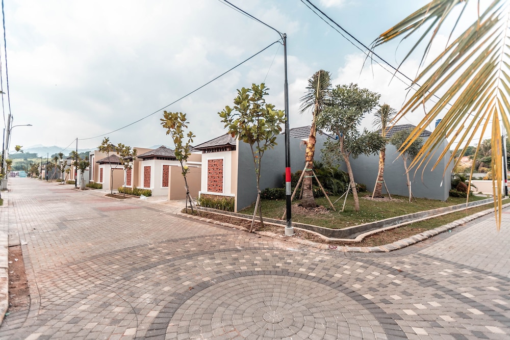 Collection O 9 Villa Ubud Anyer in Anyer | Best Rates & Deals on Orbitz