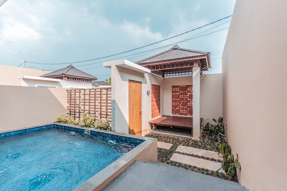 Collection O 9 Villa Ubud Anyer, Anyer: $43 Room Prices & Reviews ...