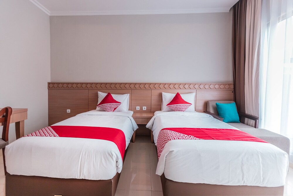 Collection O 9 Villa Ubud Anyer, Anyer: $31 Room Prices & Reviews ...