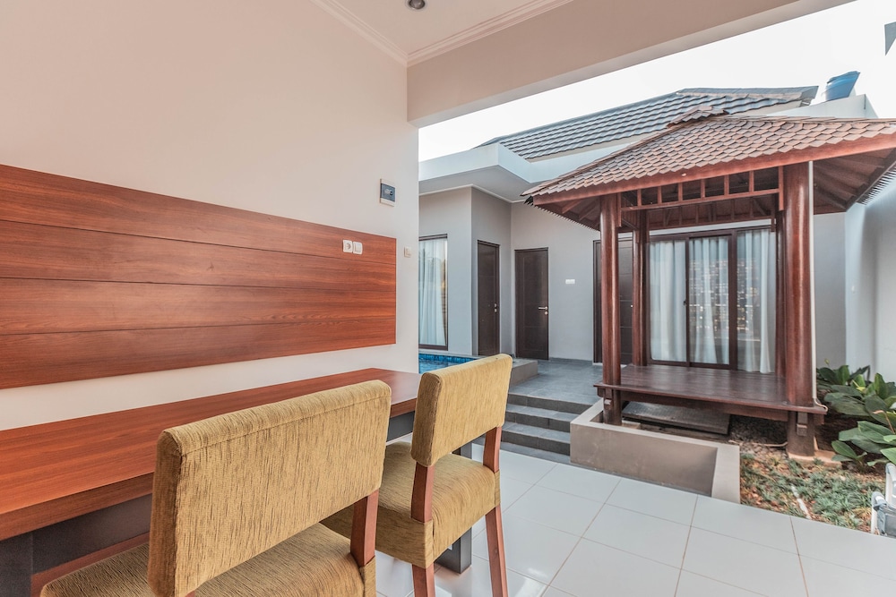 Collection O 9 Villa Ubud Anyer, Anyer: $28 Room Prices & Reviews ...