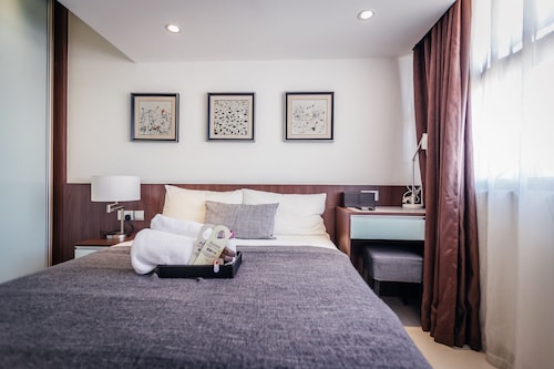 Superior Studio Room In House(8) With Services - Singapore