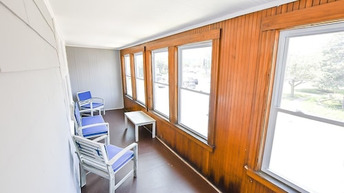 Modern, Spacious, Top Floor Condo In A++ Location! - Medford, MA