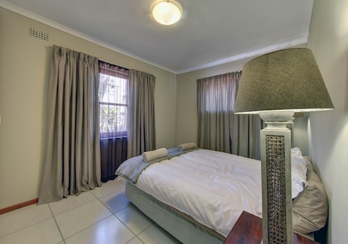 "Suburban Oasis" 2 Beds,pool,claremont,cape Town - Kapstadt