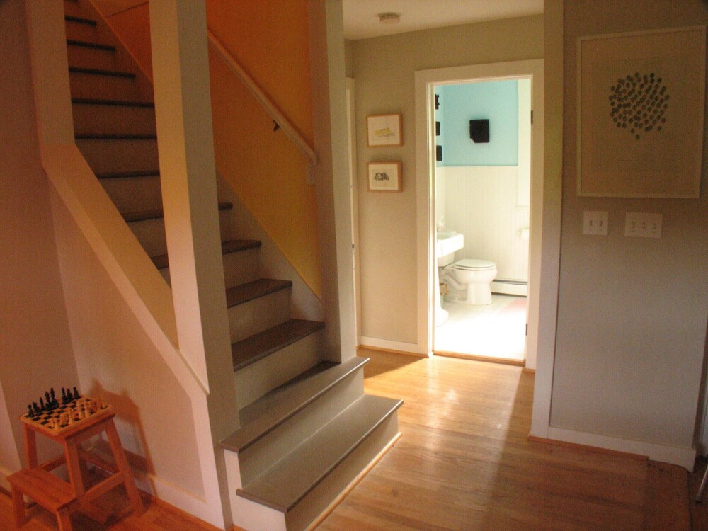Bird Haven / Farm house retreat in Germantown on 3 acres - near BARD ...