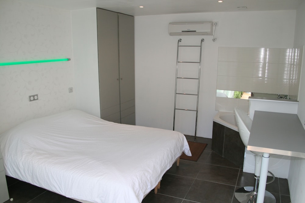 The Ilona Gardens "Ecocoon" - Arques | Abritel