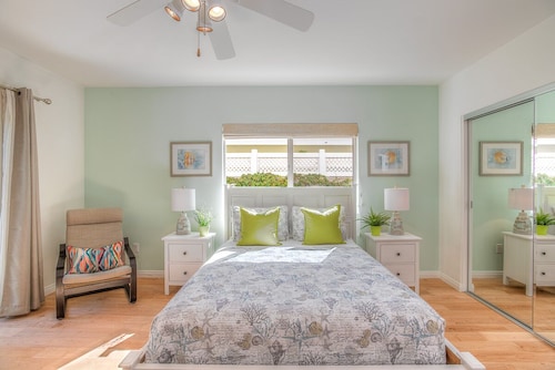 Spacious 4br, Rooftop Deck/fire Pit/steps To Shore - Oxnard, CA
