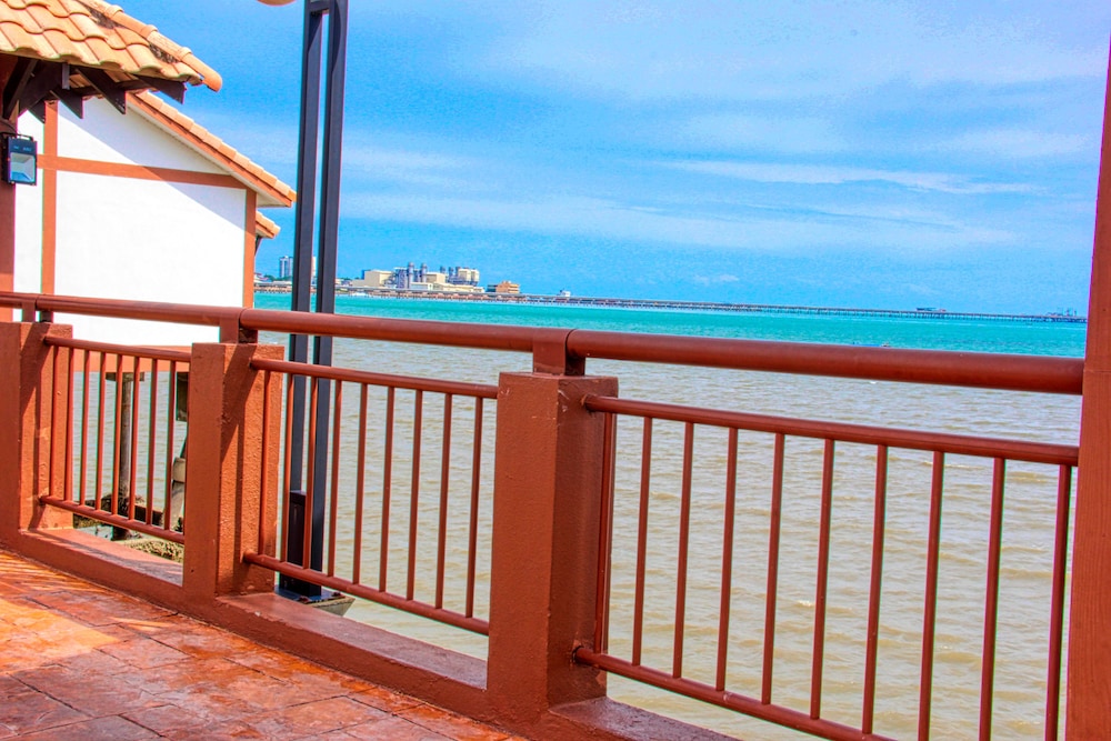 AlexaPD Private Water Chalets, Port Dickson: $66 Room Prices & Reviews ...