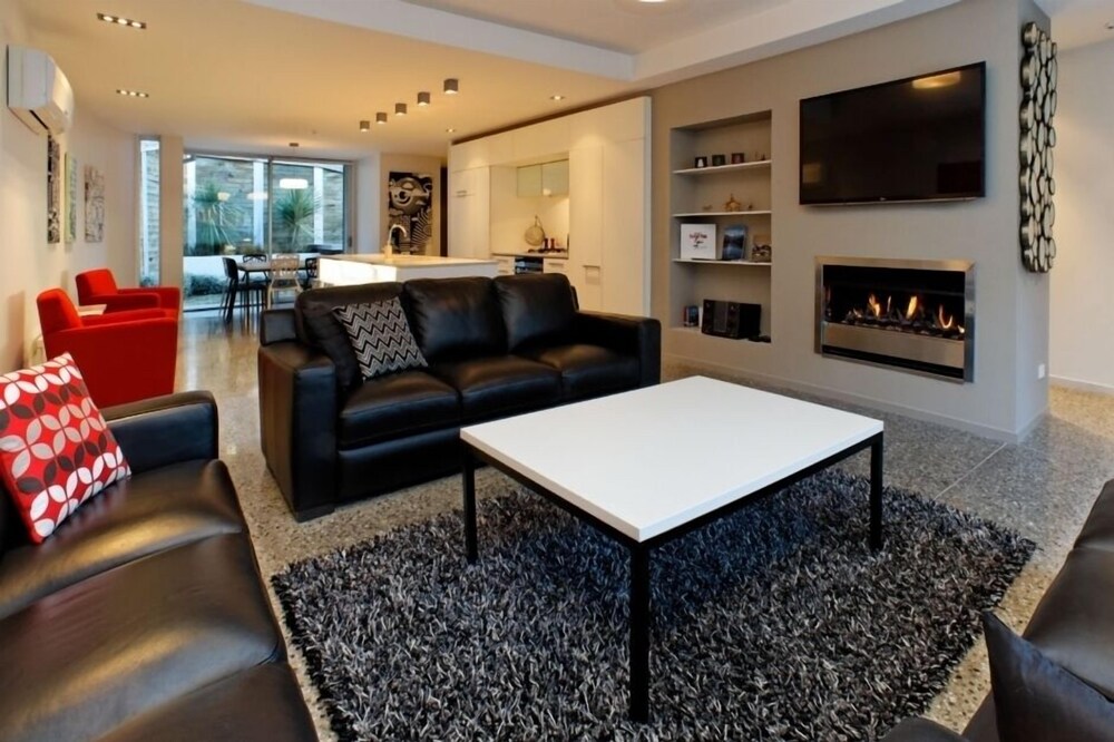 Great Value in Queenstown Town Sleeps 10 - Queenstown | Stayz