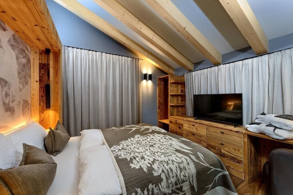 Lovely Lodge Ravelli-Lodge 2 - Marilleva 900 | Vrbo