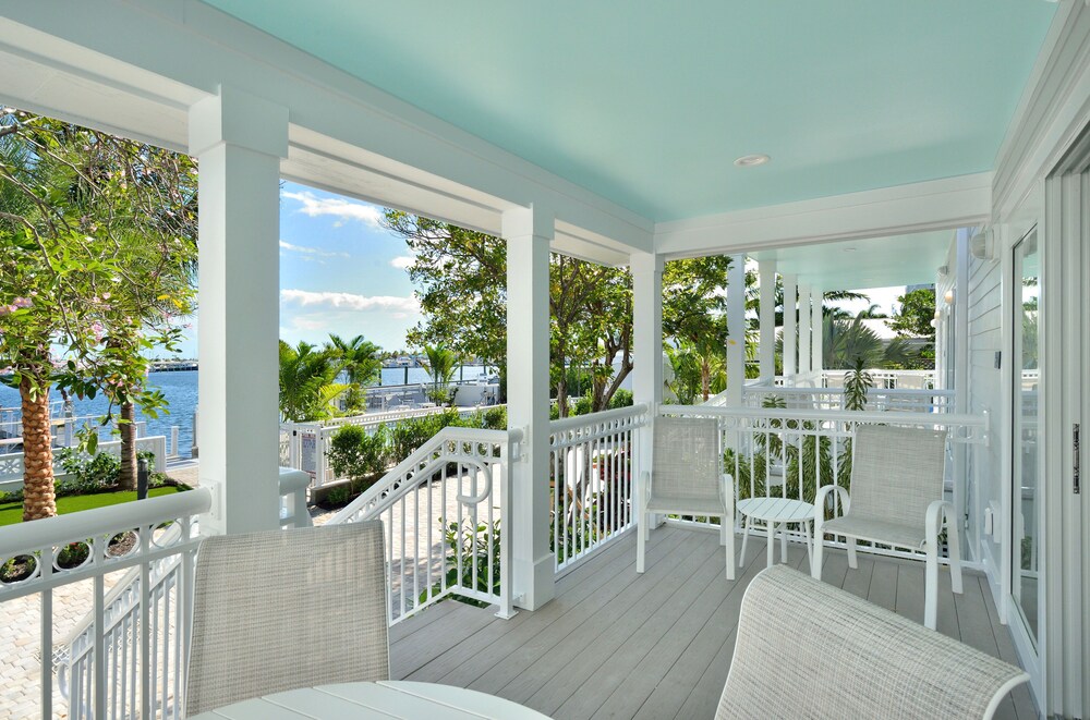 Waterfront 3-Bedroom Condo at Bayfront Suites & Marina- CLEANING FEE ...