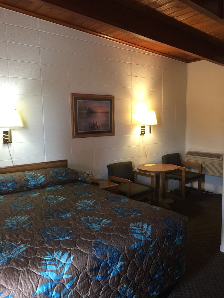 Lazy U Motel, Rapid City: Room Prices & Reviews | Travelocity