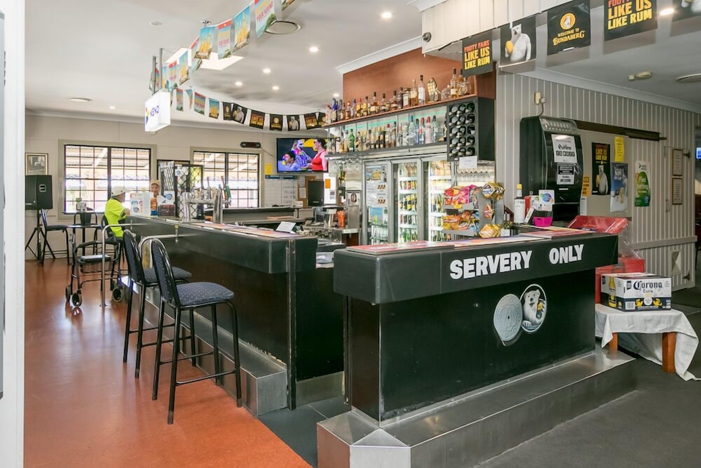 Lamington Hotel Motel: Rooms, Reviews & Deals (Maryborough, AUS) | Wotif