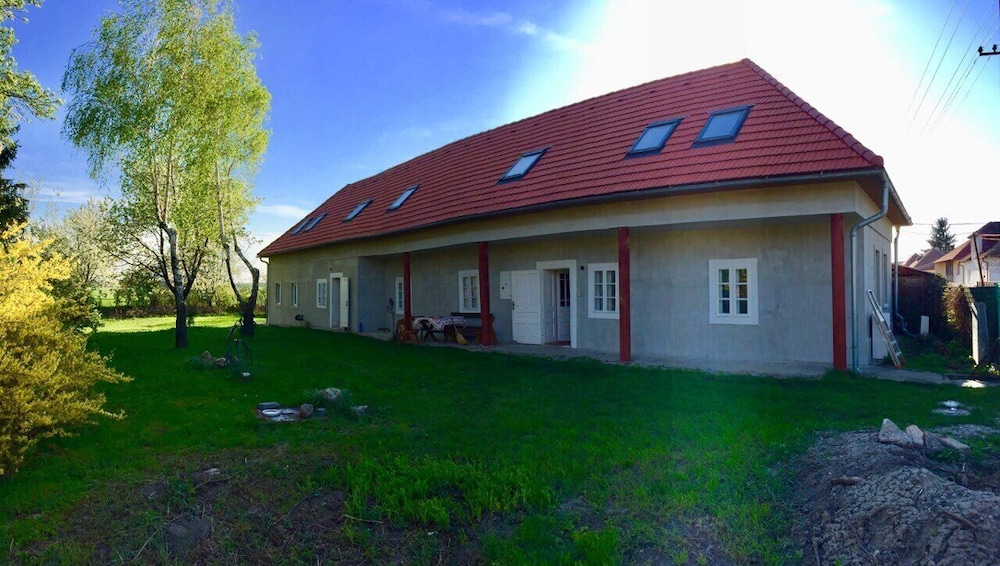 Maison de campagne traditionnelle avec un grand jardin - Jánovce | Abritel