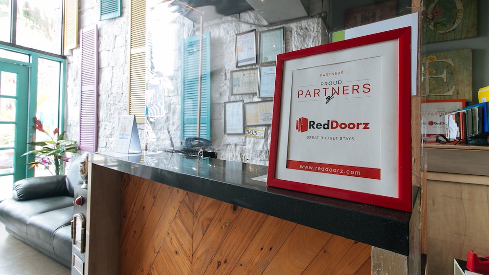 RedDoorz Plus @ Danlig Street Makati: Deals & Reviews (Manila, PHL) | Wotif