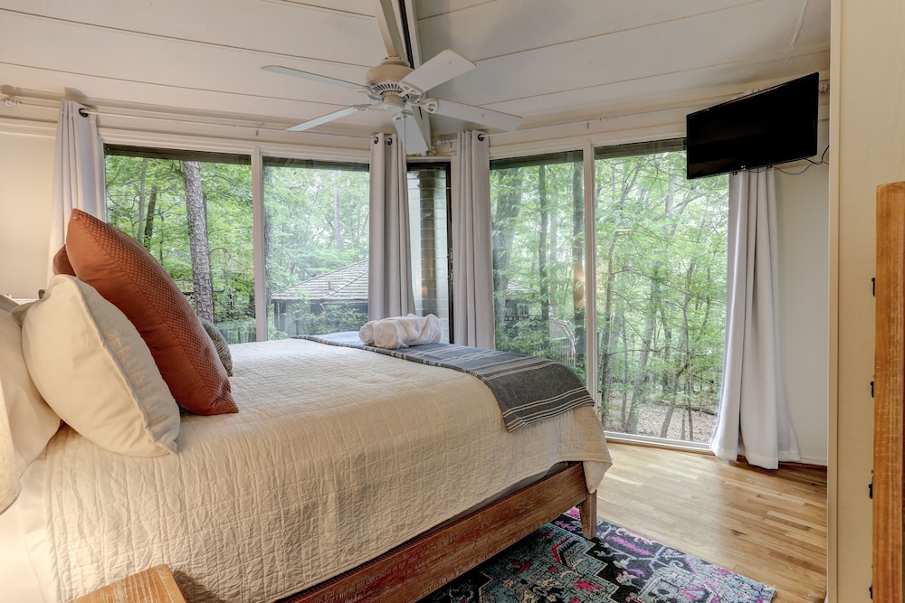 Mountain Getaway Nestled In The Foothills of The Blue Ridge Mountains ...