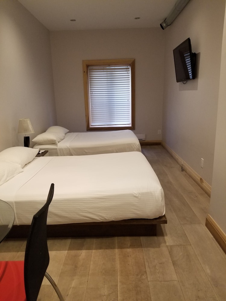 Dragon Gate Inn, Toronto: CA $136 Room Prices & Reviews | Travelocity