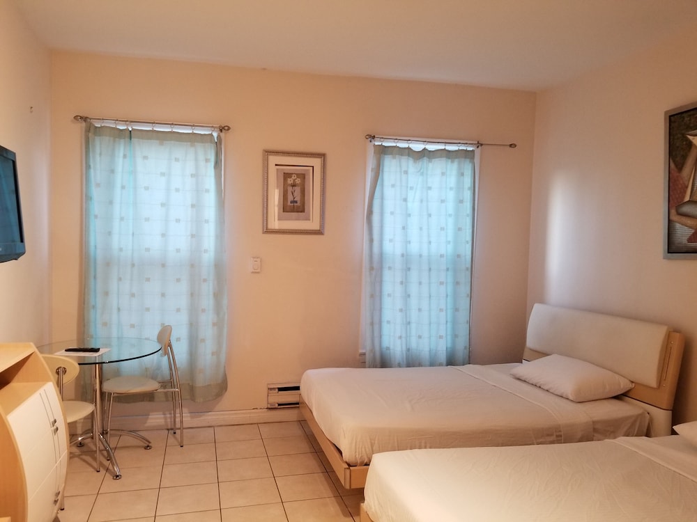 Dragon Gate Inn in Toronto | Best Rates & Deals on Orbitz