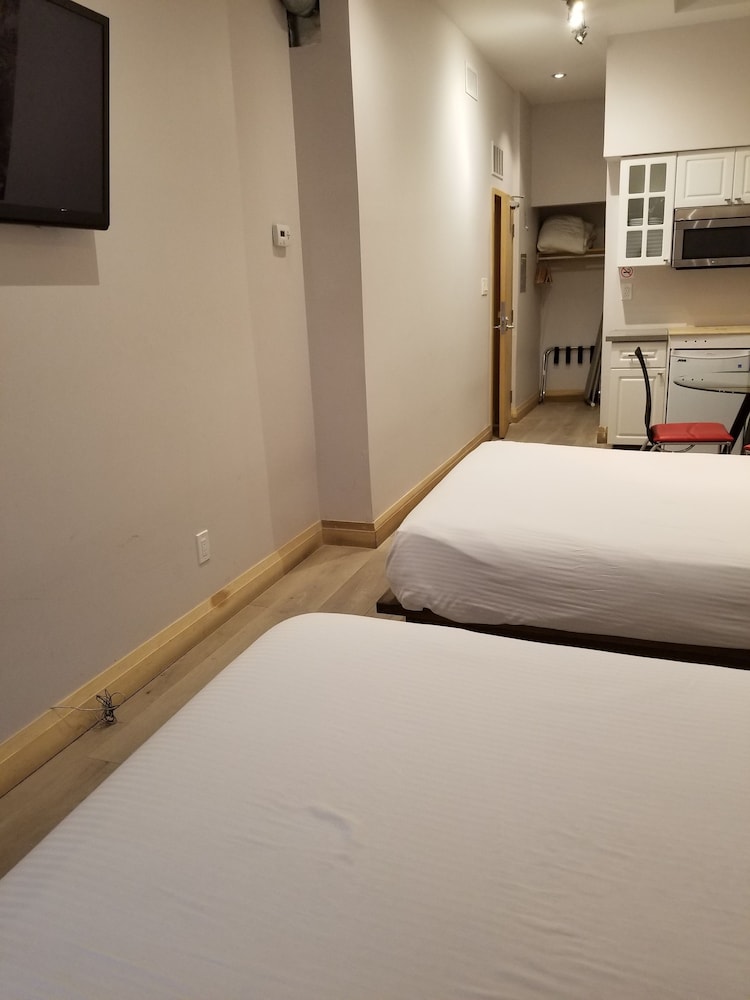 Dragon Gate Inn, Toronto: CA $160 Room Prices & Reviews | Travelocity