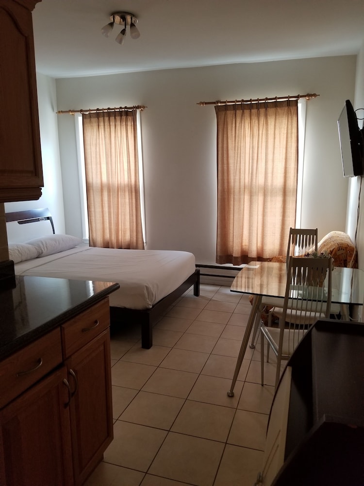 Dragon Gate Inn, Toronto: CA $136 Room Prices & Reviews | Travelocity