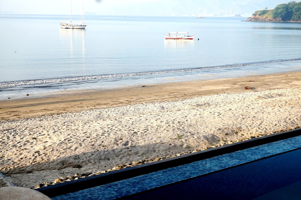 Central Park Reef Resort in Olongapo | Best Rates & Deals on Orbitz