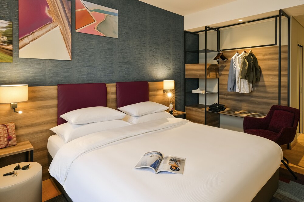 Mercure Geneva Airport , Geneva: $153 Room Prices & Reviews | Travelocity