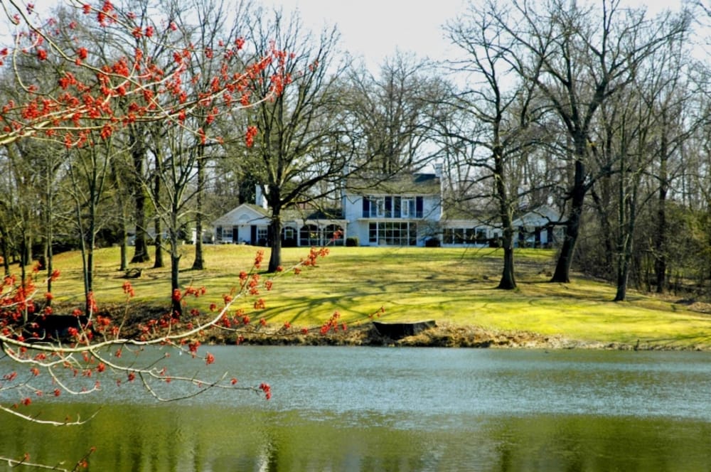 Ruby Lodge at Spring Lake Woods, Madisonville: Room Prices & Reviews ...