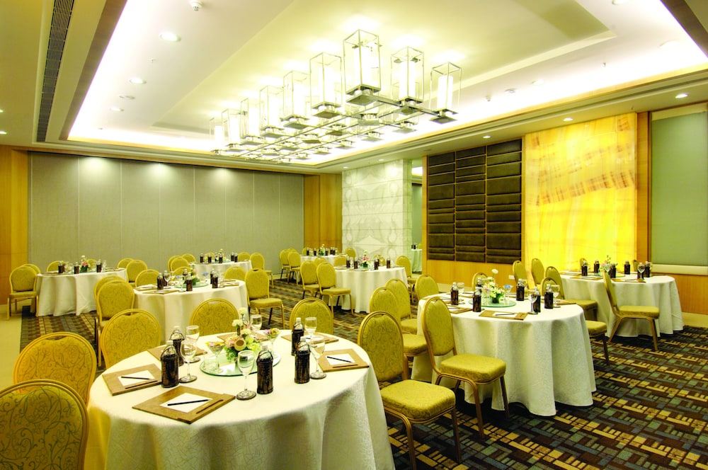 Radisson Blu Hotel Pune Kharadi in Pune | Best Rates & Deals on Orbitz