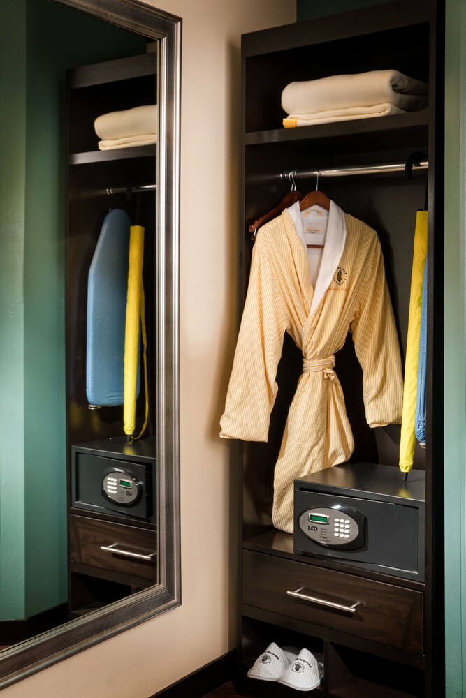 Staypineapple, The Maxwell Hotel, Seattle Center Seattle, Seattle: $108 ...