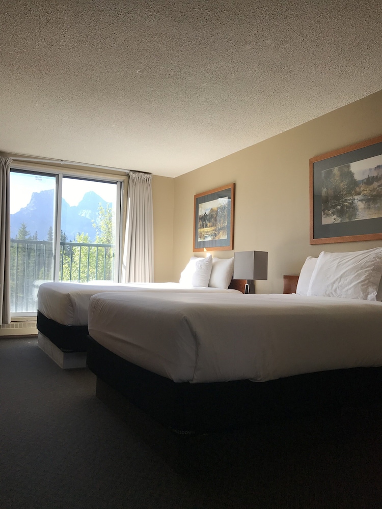The Drake Inn, Canmore: $62 Room Prices & Reviews | Travelocity