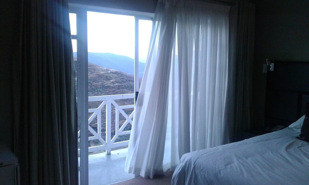 Mohale Lodge, Likalaneng: Room Prices & Reviews | Travelocity