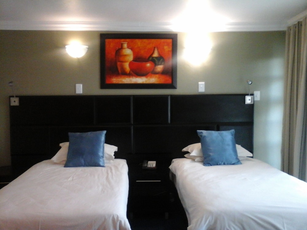 Mohale Lodge, Likalaneng: Room Prices & Reviews | Travelocity