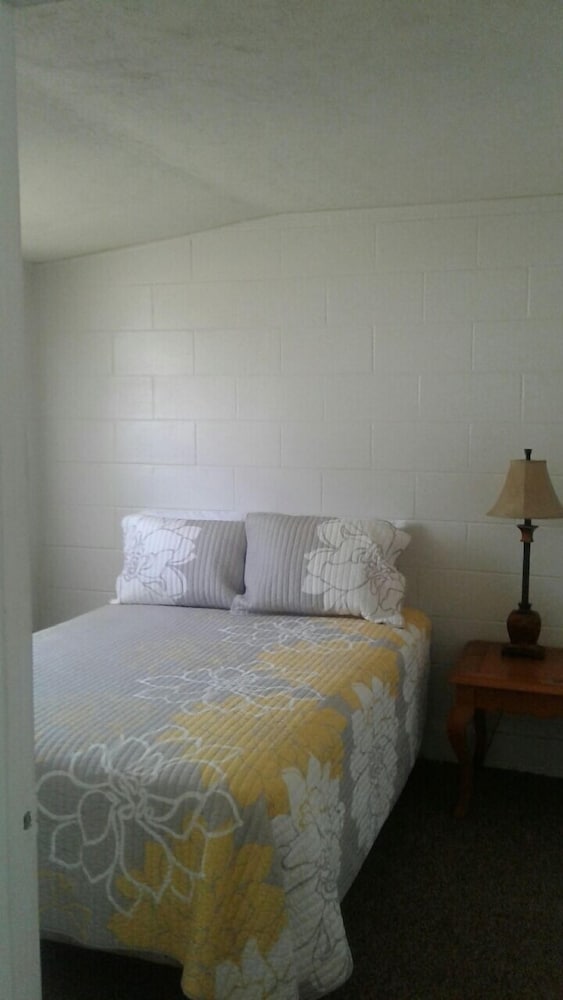 Astor Bridge Marina & Motel in Astor | Best Rates & Deals on Orbitz