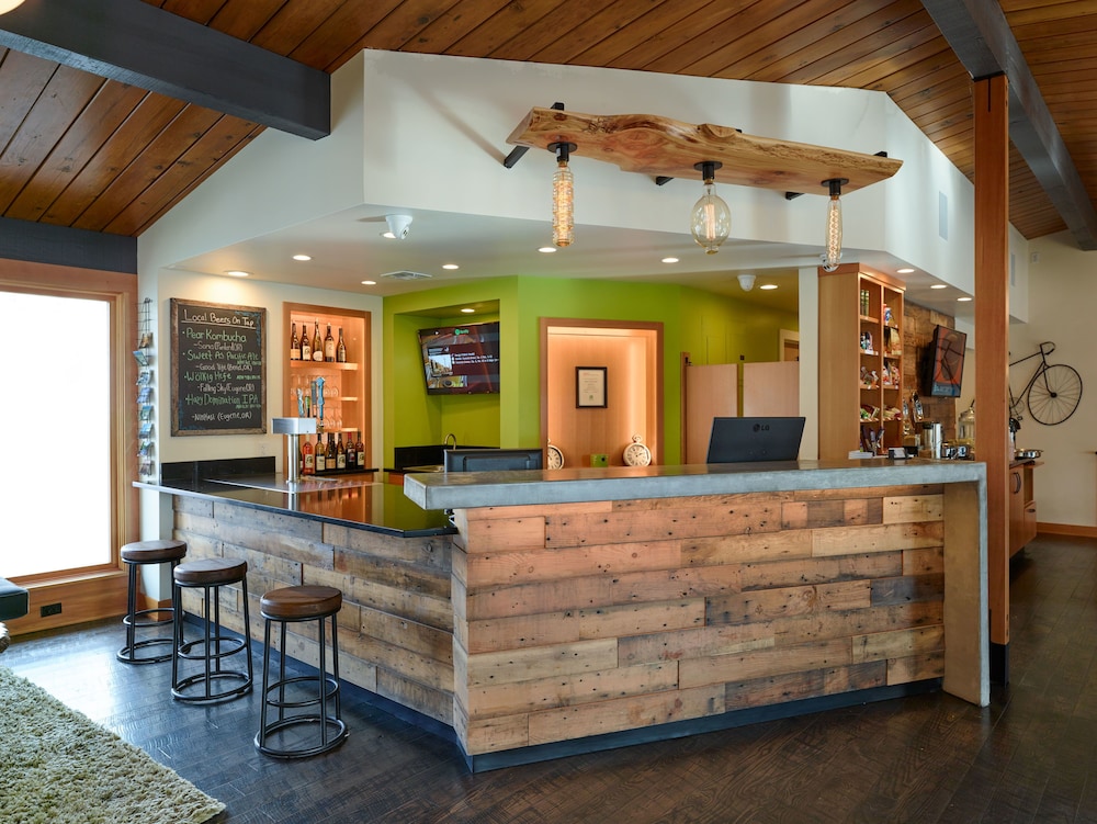 Room Deals for Timbers Inn, Eugene starting at | Hotwire