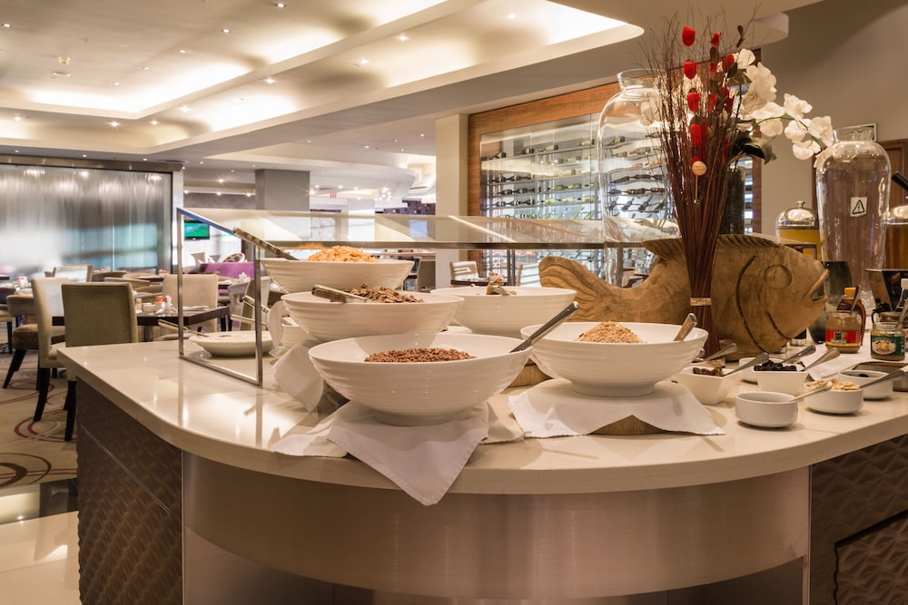 Holiday Inn Rosebank, an IHG Hotel in Johannesburg | Best Rates & Deals ...