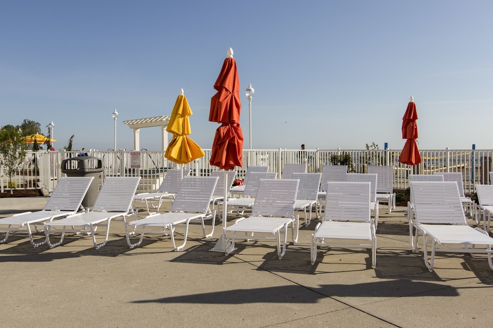 Cedar Point's Hotel Breakers in Sandusky | Best Rates & Deals on Orbitz