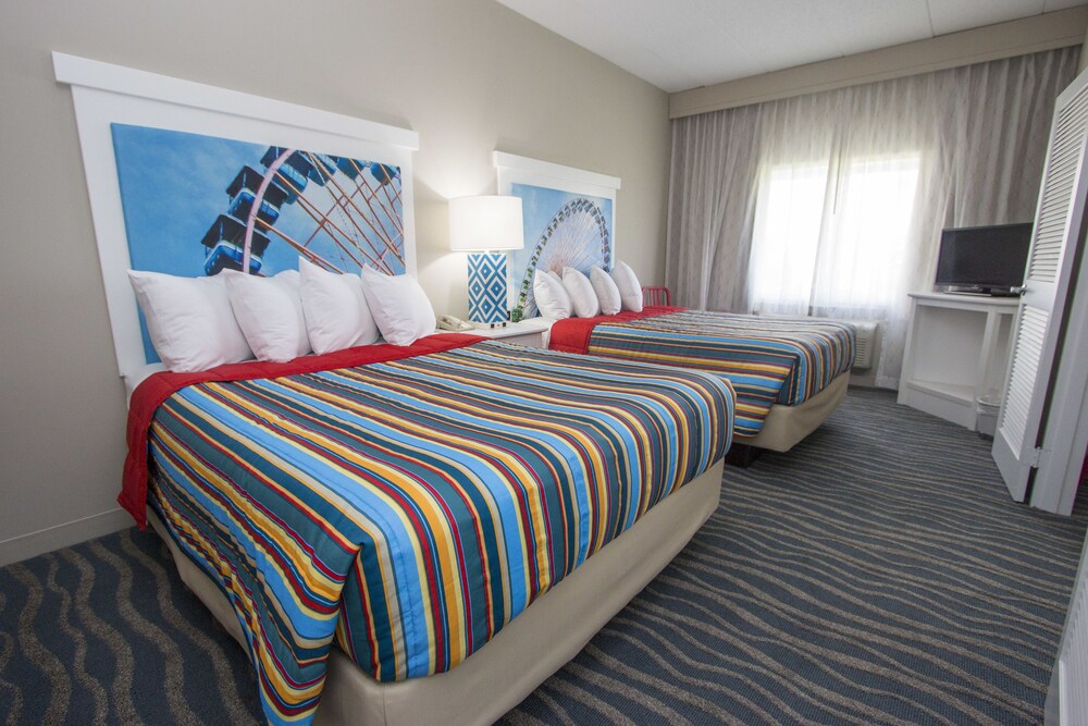 Cedar Point's Hotel Breakers: 2019 Room Prices $191, Deals & Reviews ...