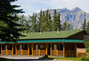 Overlander Mountain Lodge: 2022 Pictures, Reviews, Prices & Deals ...